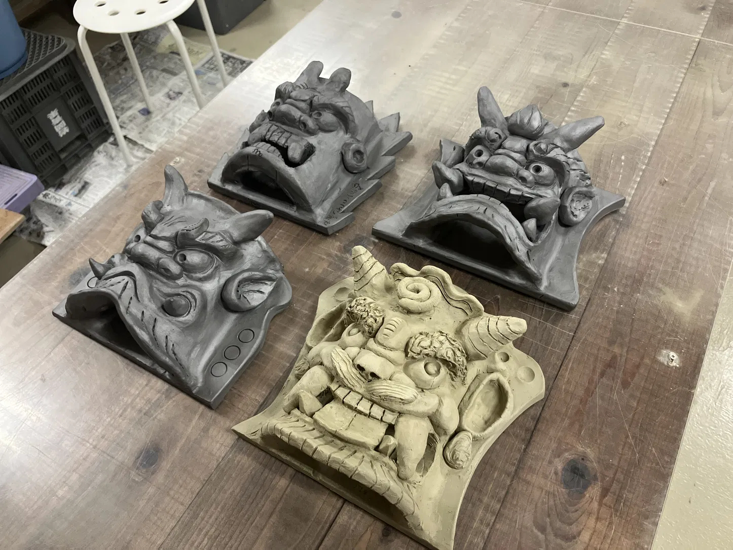 気分は鬼瓦職人「鬼師」！こだわりのオリジナル鬼瓦を作れるミニ鬼瓦づくり体験 | 兵庫の体験 WEB販売サイト | Localprime